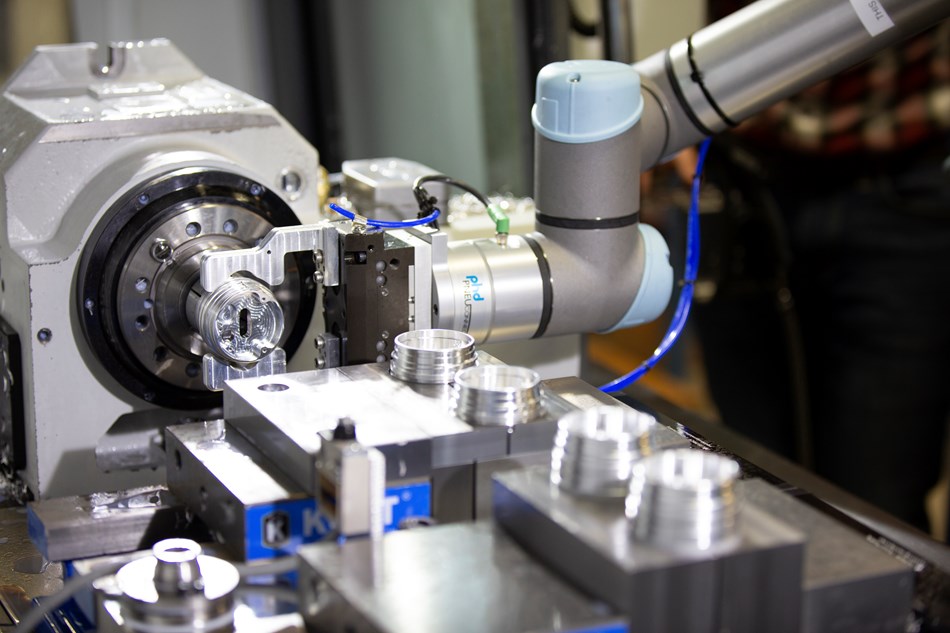 Toolcraft uses UR e-Series cobots to save production, increase throughput