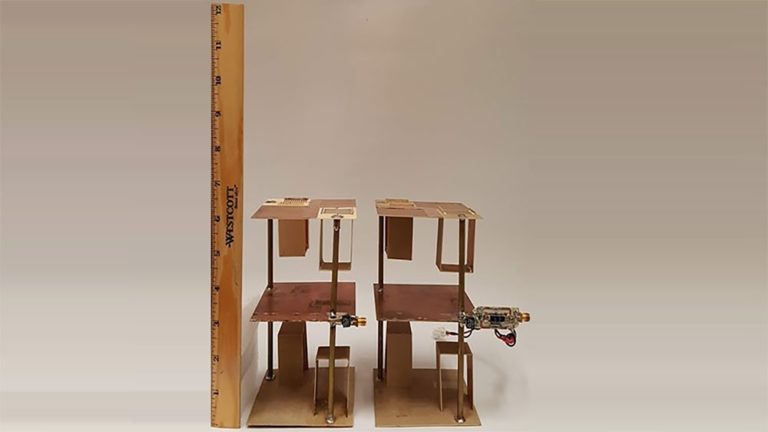 Antenna enables compact robots to team up in complex environments