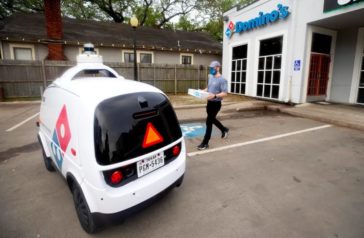 Nuro R2 autonomously delivering Domino's pizza in Houston