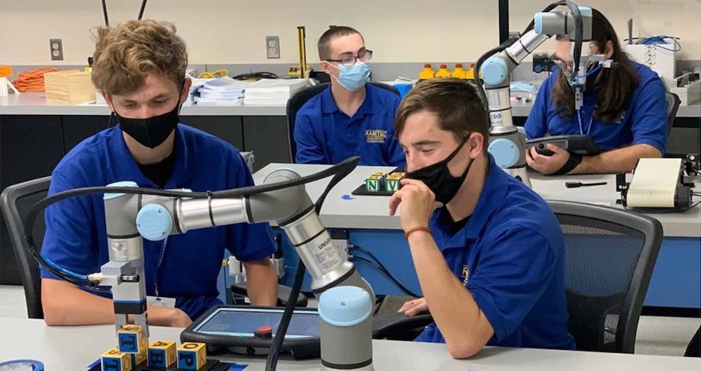 UR receives 2 major endorsements for cobot education