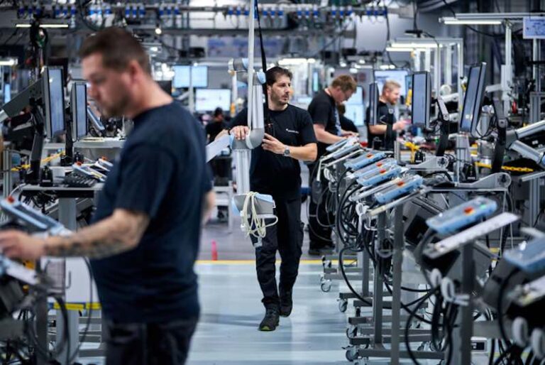 Teradyne's robotics group makes $376M in 2021