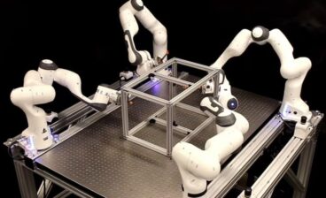 Google DeepMind, Intrinsic build AI for multi-robot planning